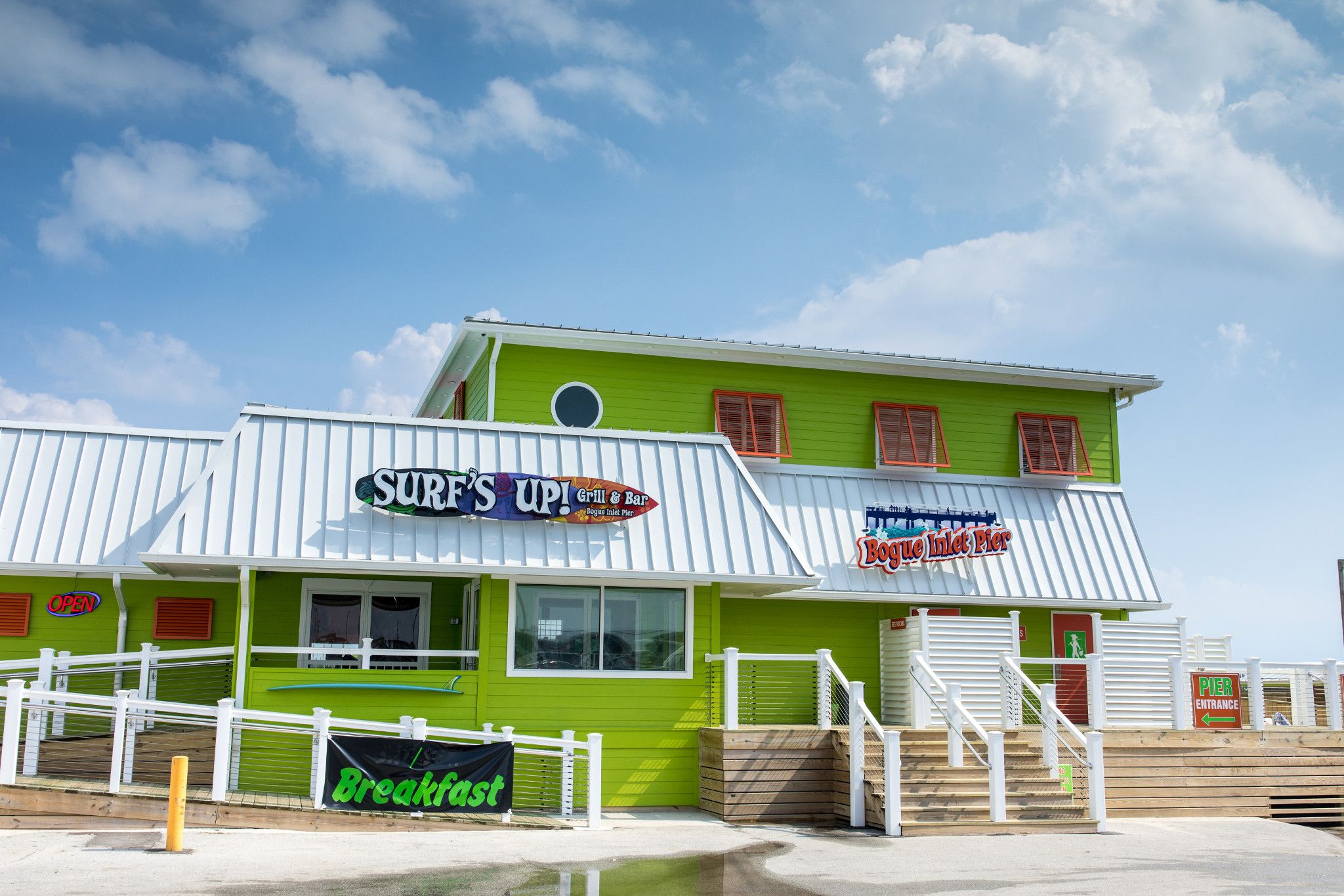 Emerald Isle Surf's Up Grill and Bar at the Bogue Inlet Pier 1 | Triad ...